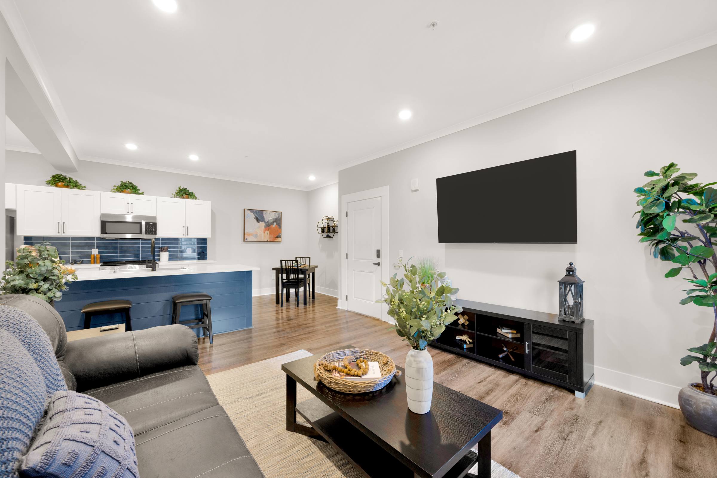 About Pointe Grand | Modern Apartment Homes